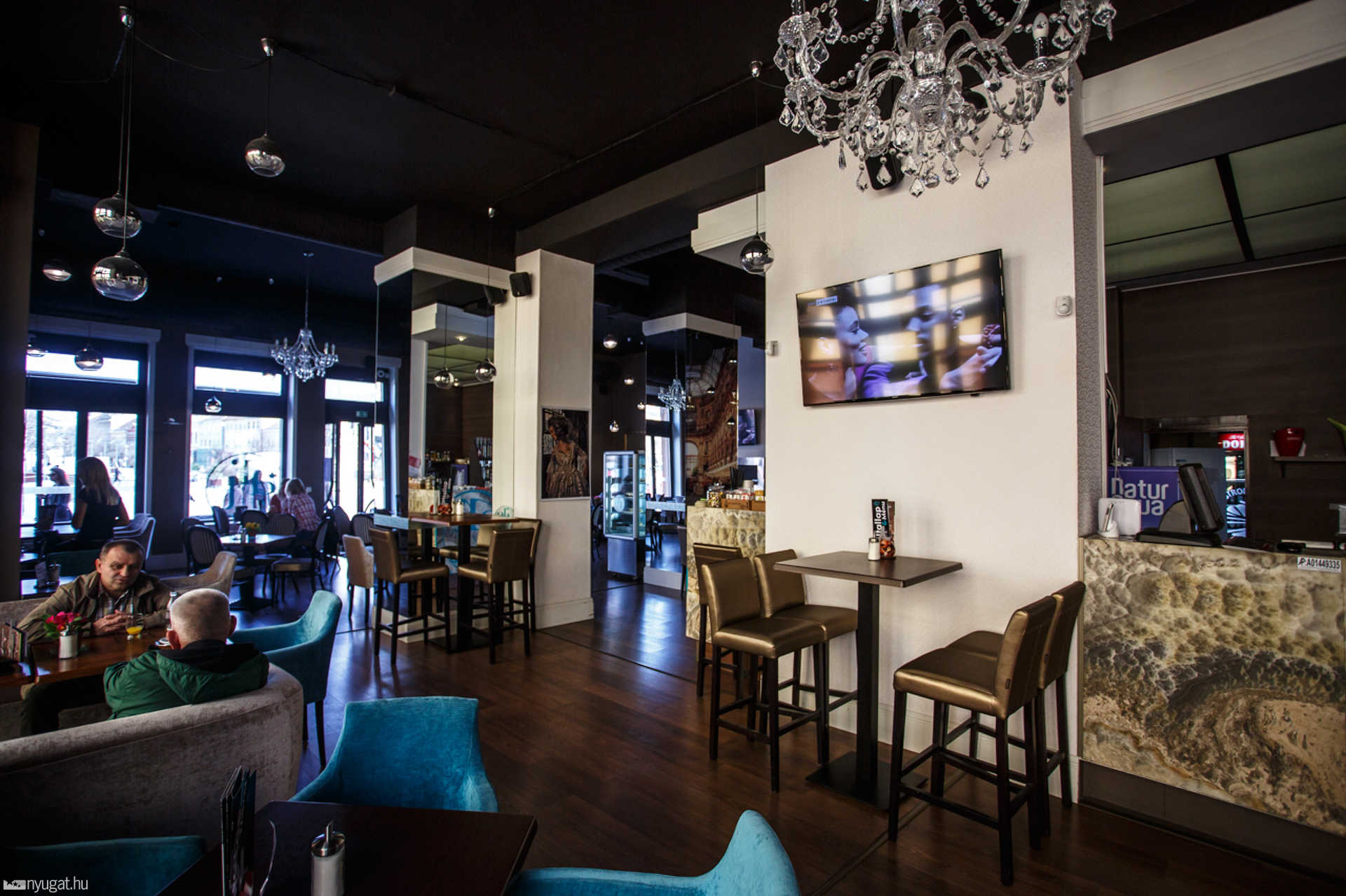 Bezár a szombathelyi Art Café