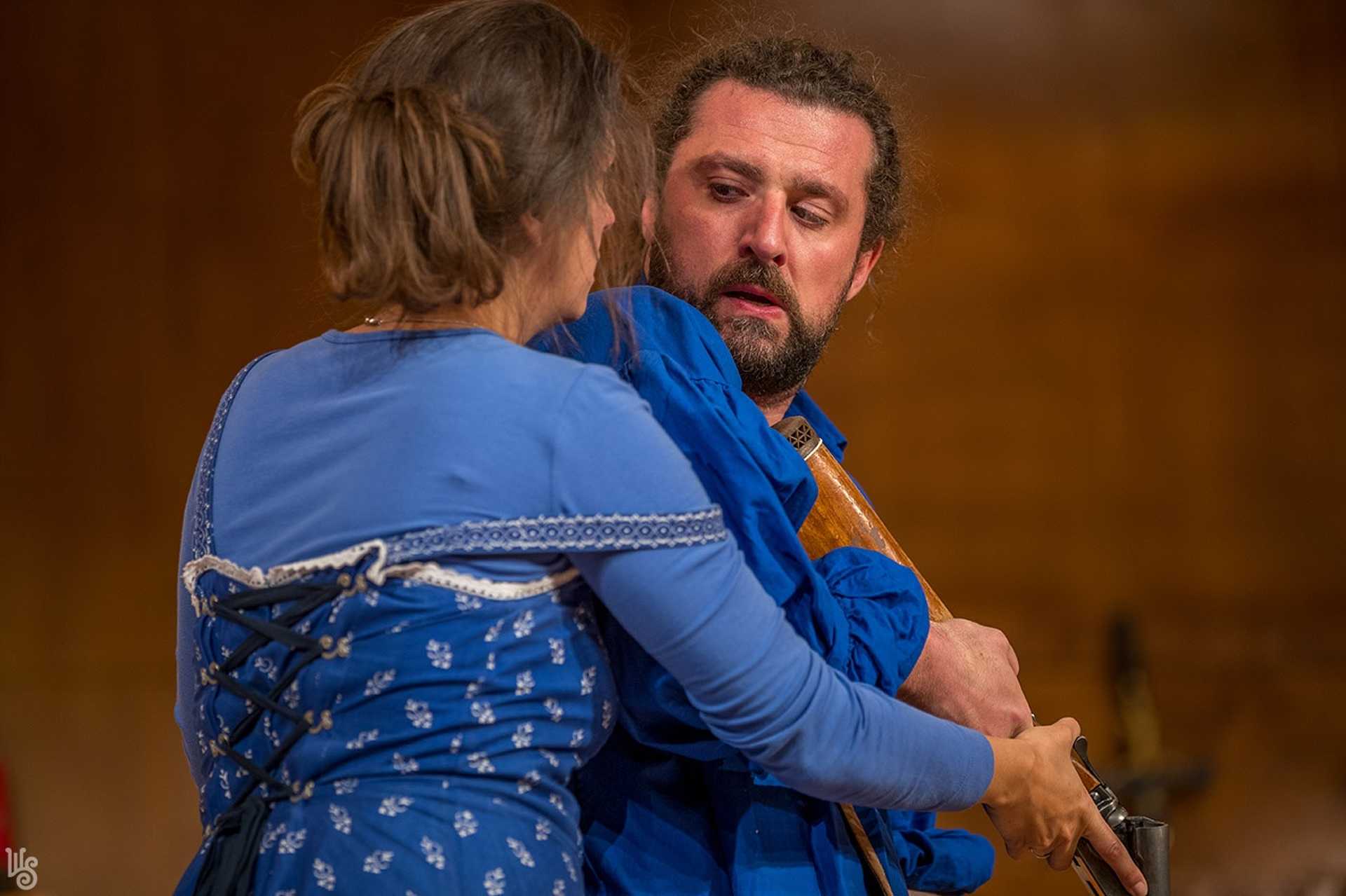 Nagyot arathat Alföldi Róbert szombathelyi "Salemi" rendezése, pluszban ...