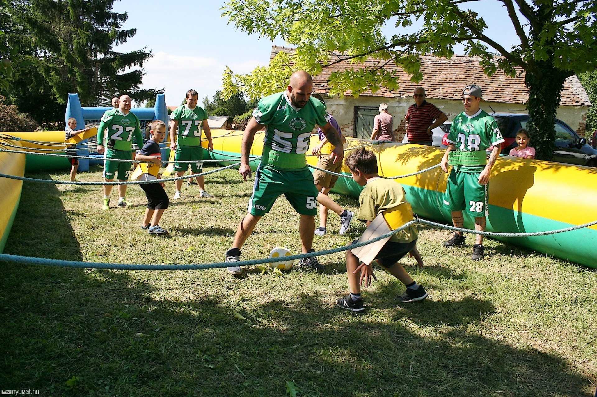 Vikidál Gyula és amerikai foci a nemesbődi falunapon
