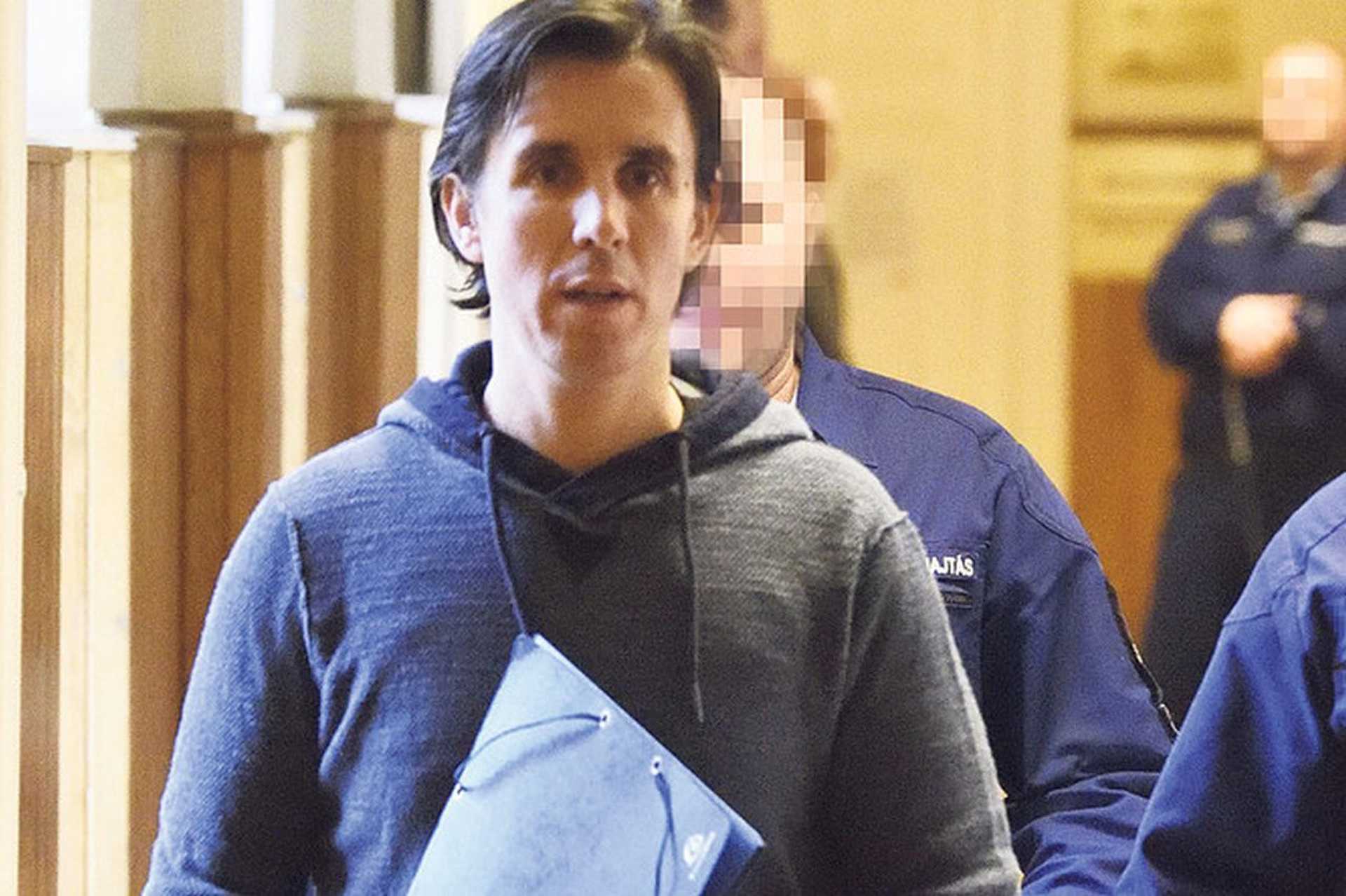 Meghosszabbította a bíróság Czeglédy Csaba letartóztatását