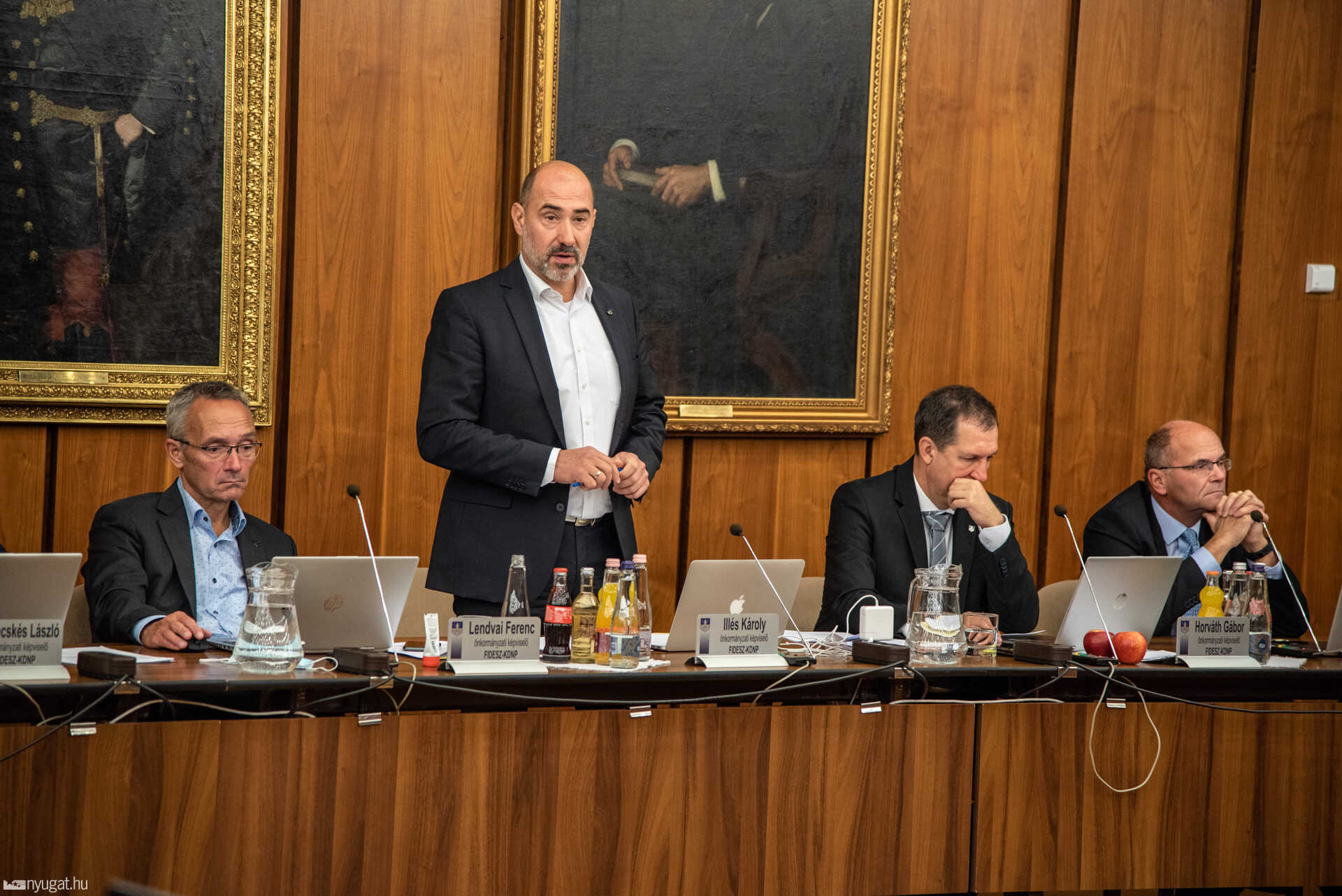 Új buszmenetrend, új Agora-igazgató, Homlok Zsolt tényleg a Haladás ...