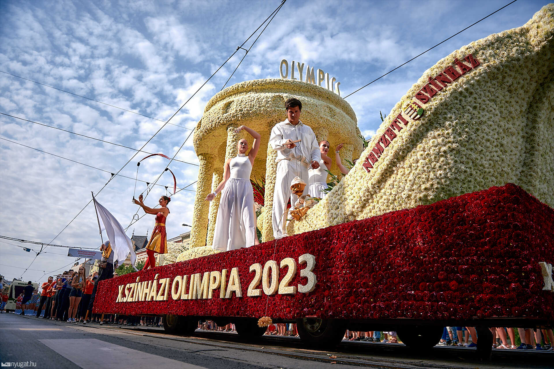 Kreatív növényköltemények, dekoratív táncosnők és Fenyő Miklós - Ilyen ...