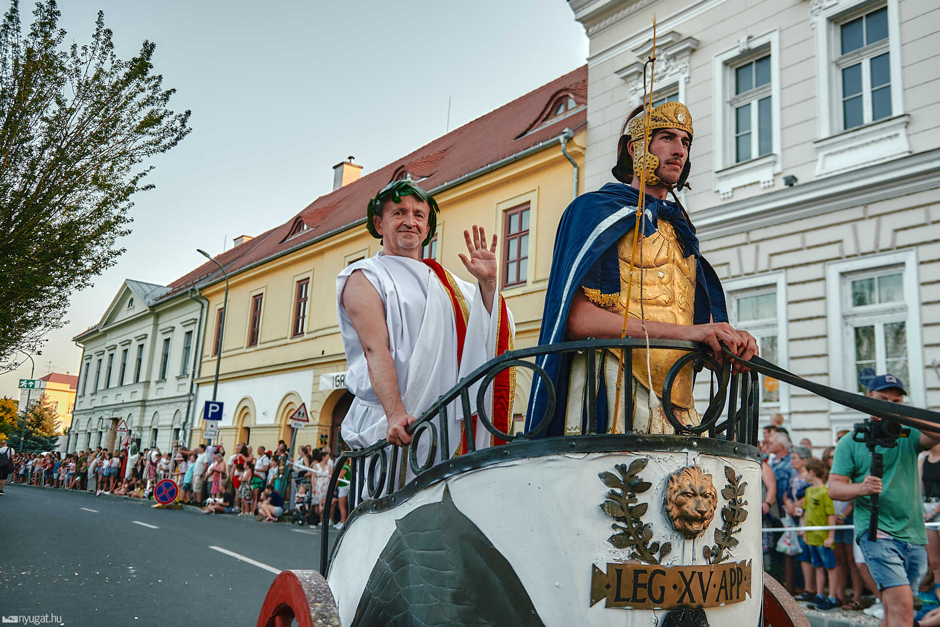 Ilyen volt a Savaria Karnevál egyik leglátványosabb eleme, a pénteki jelmezes felvonulás