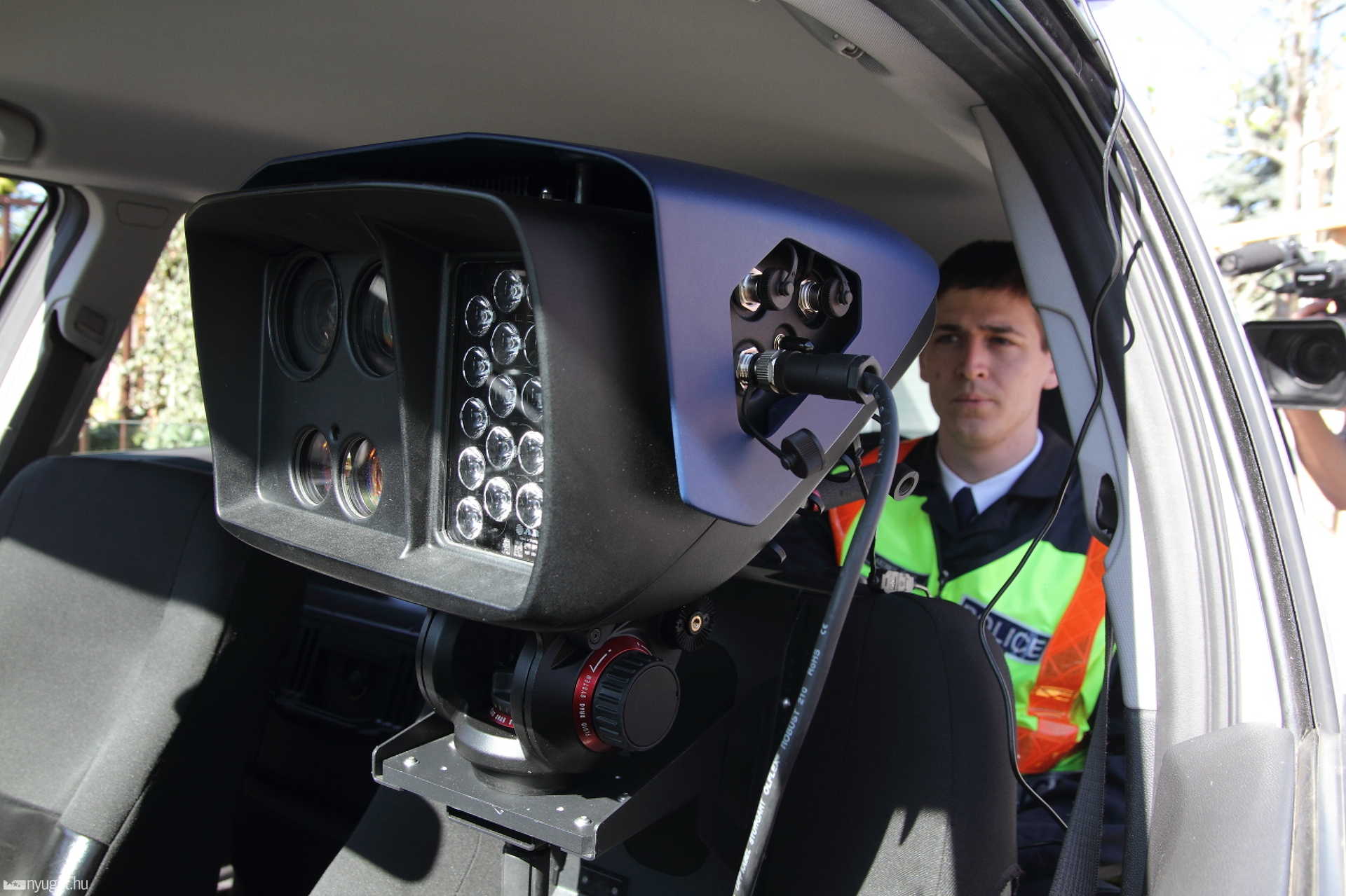 Eljött a várva várt pillanat, lehet segíteni a rendőrségnek, hova ...