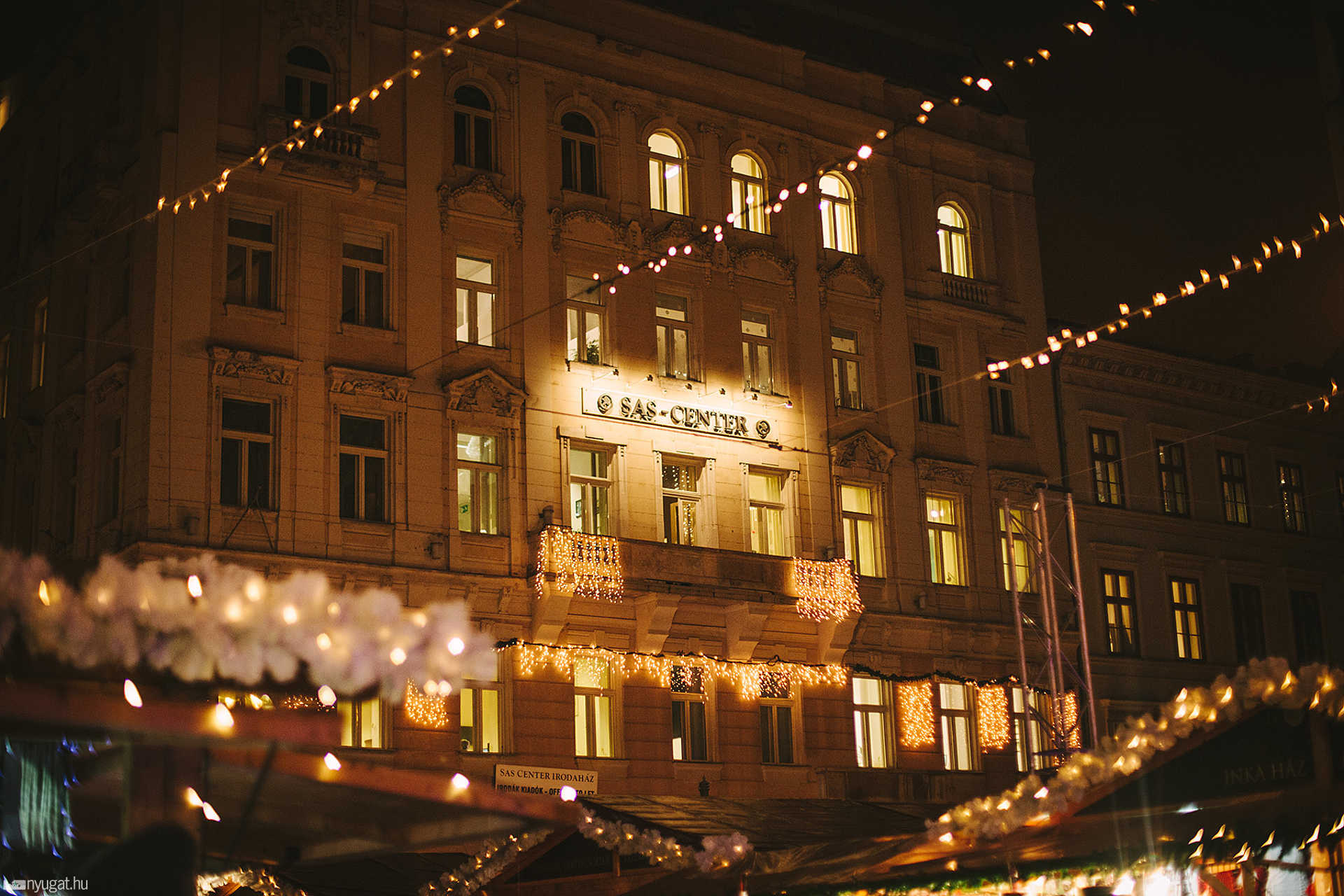 Az ország karácsonyfájától a bulinegyed fényéig: így világosodott meg ...