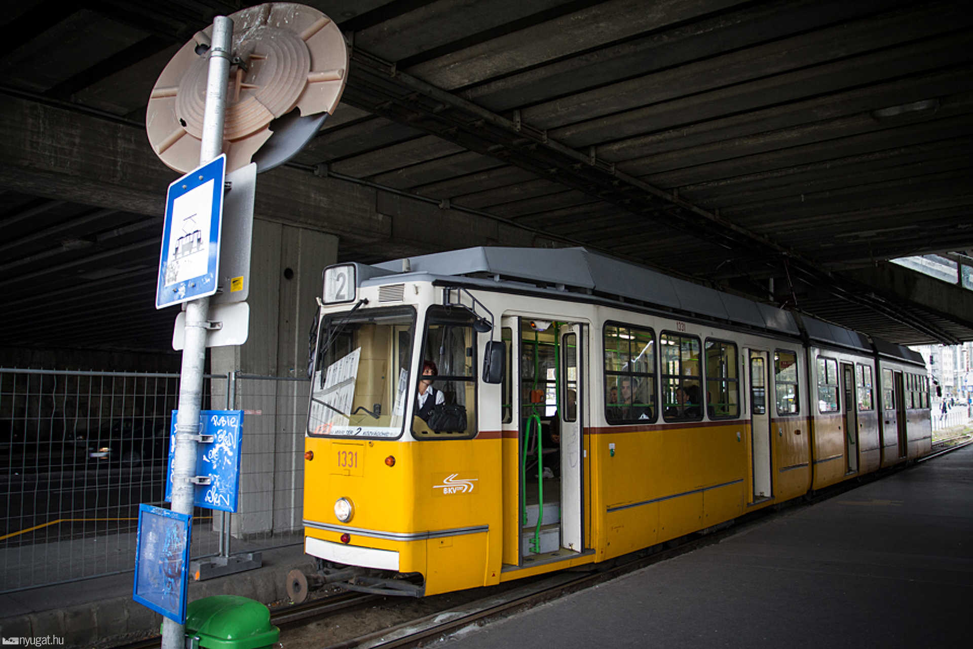 A BKV minden dolgozója legalább 28 ezer forintos béremelést kap