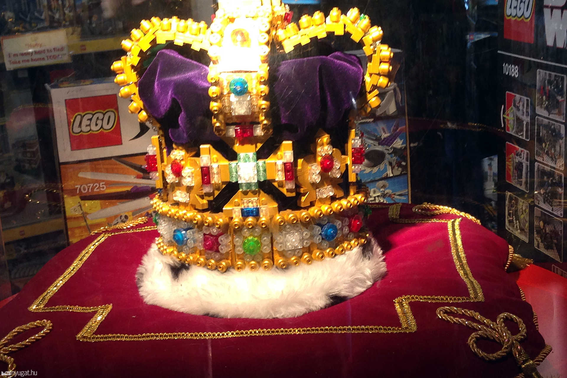 Az angolok még a legóból is koronát csinálnak